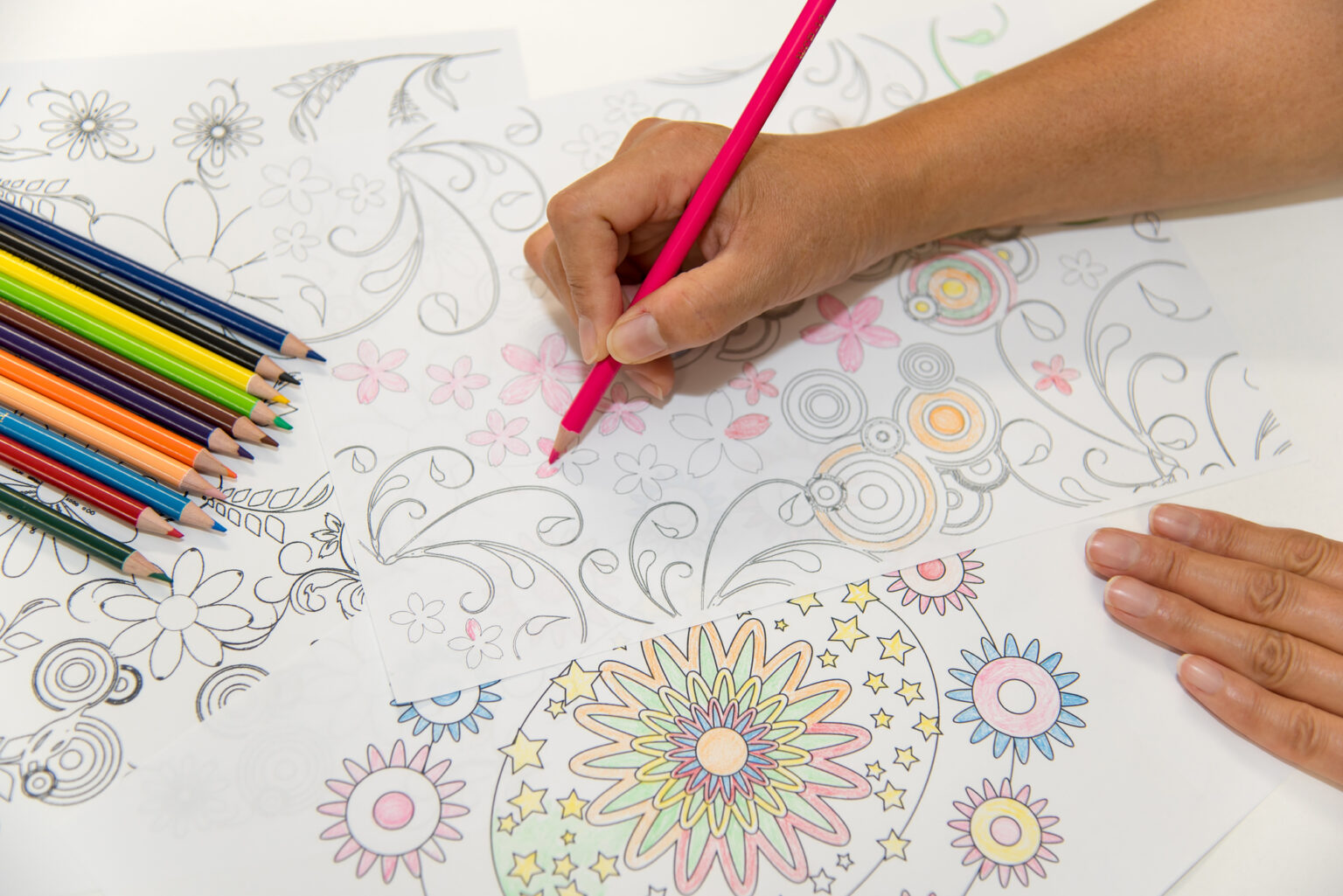 色鉛筆の基本的な塗り方とは。描きたいイメージに近づけるコツを紹介 | Lakit日和